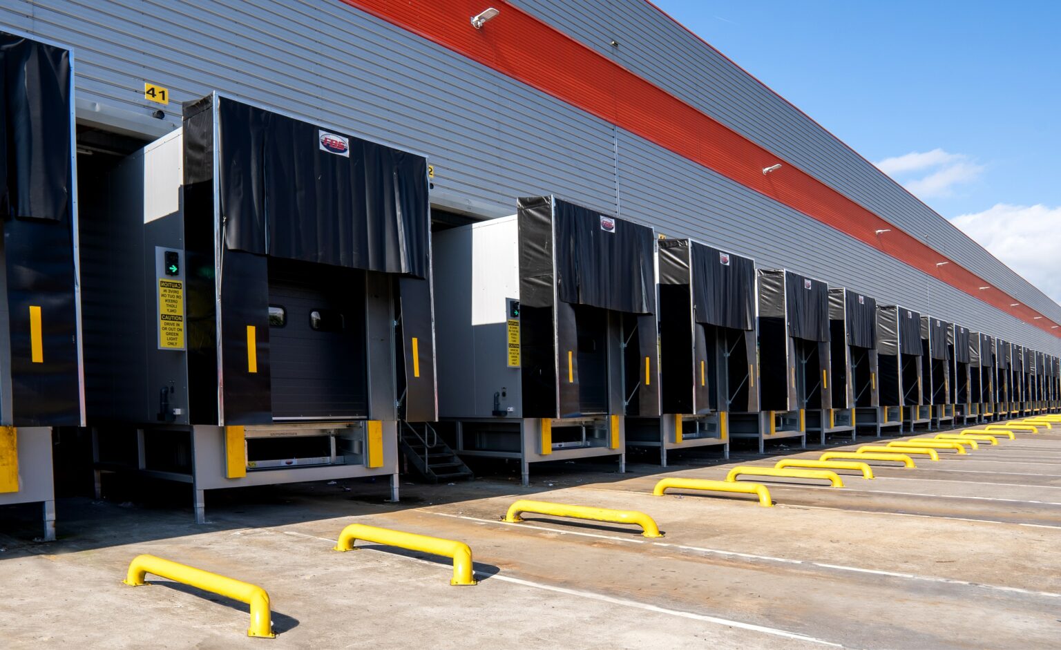 Dock Levellers for Loading Bays | FBS Hörmann